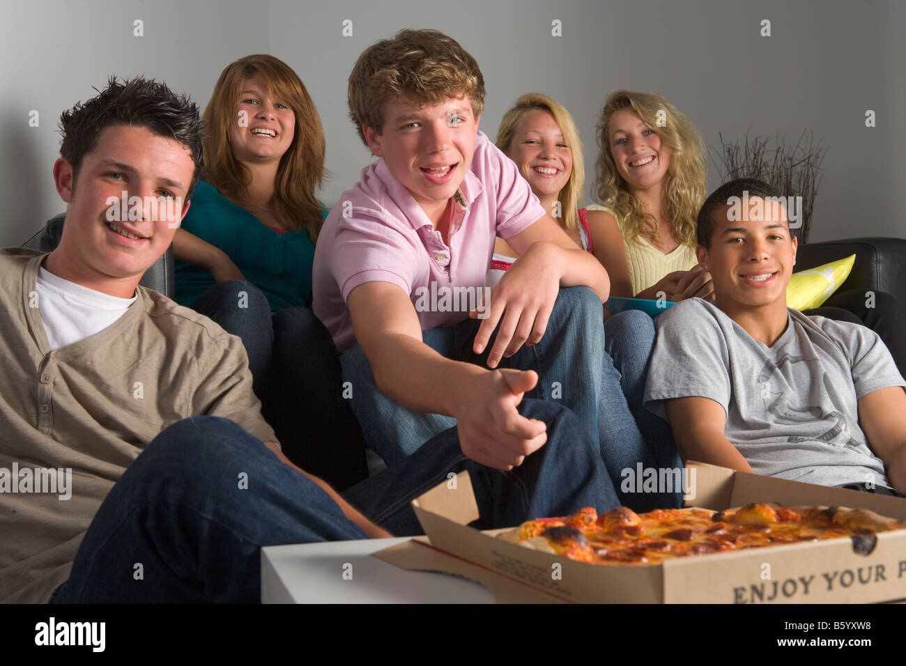 Teenage Girls 16 Pizza High Resolution Stock Photography and Images - Alamy