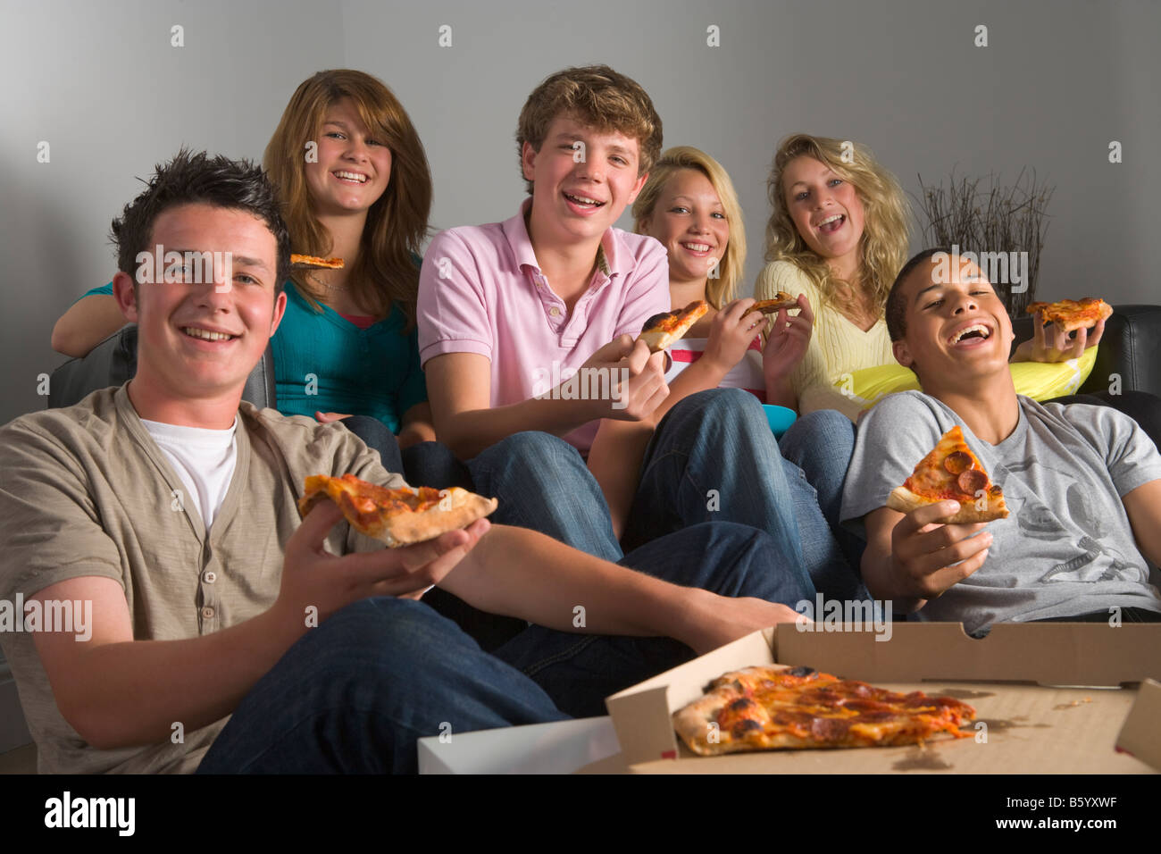 Teenage Girls 16 Pizza High Resolution Stock Photography and Images - Alamy