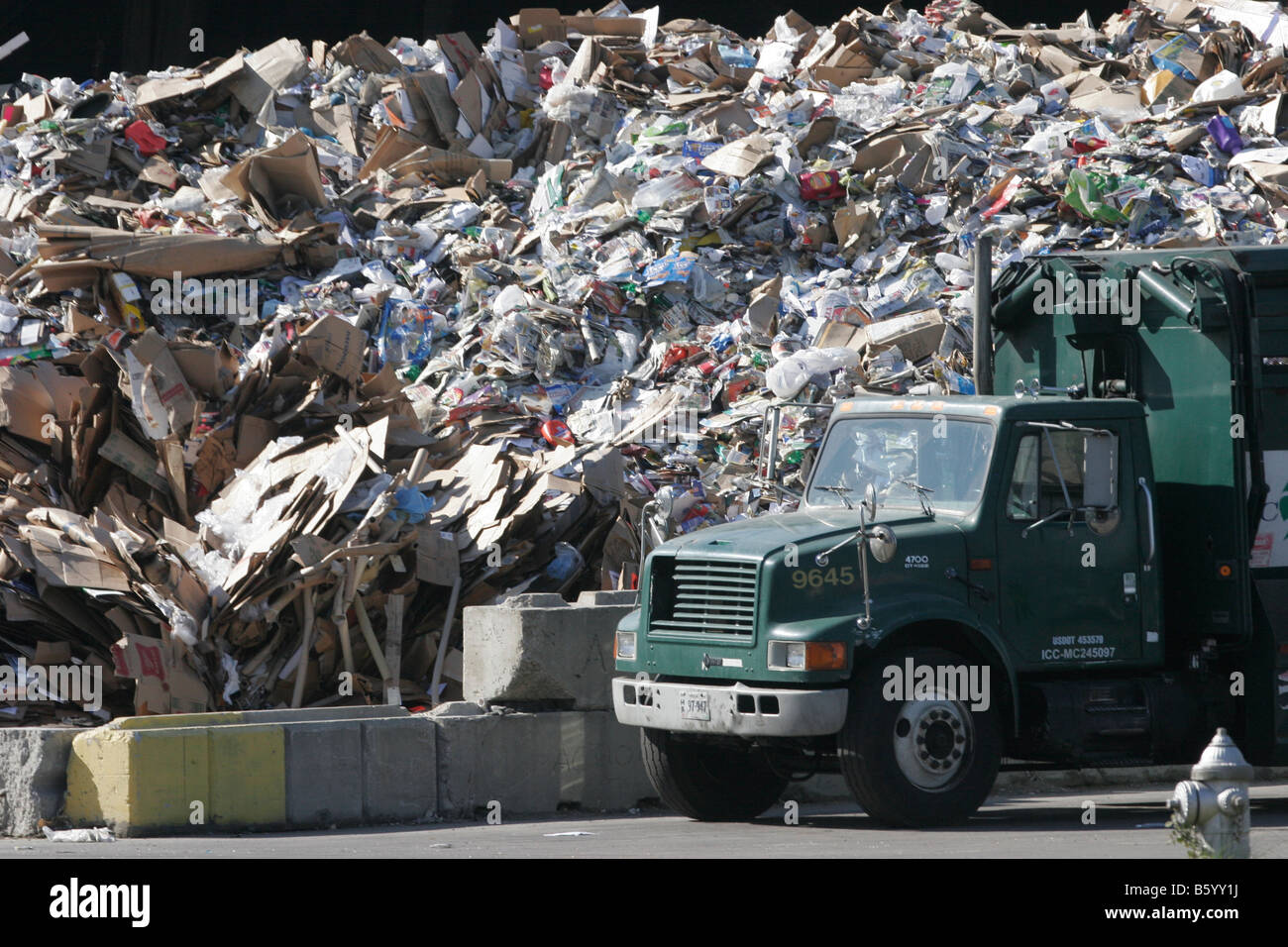 Recycle recycling paper hi-res stock photography and images - Alamy