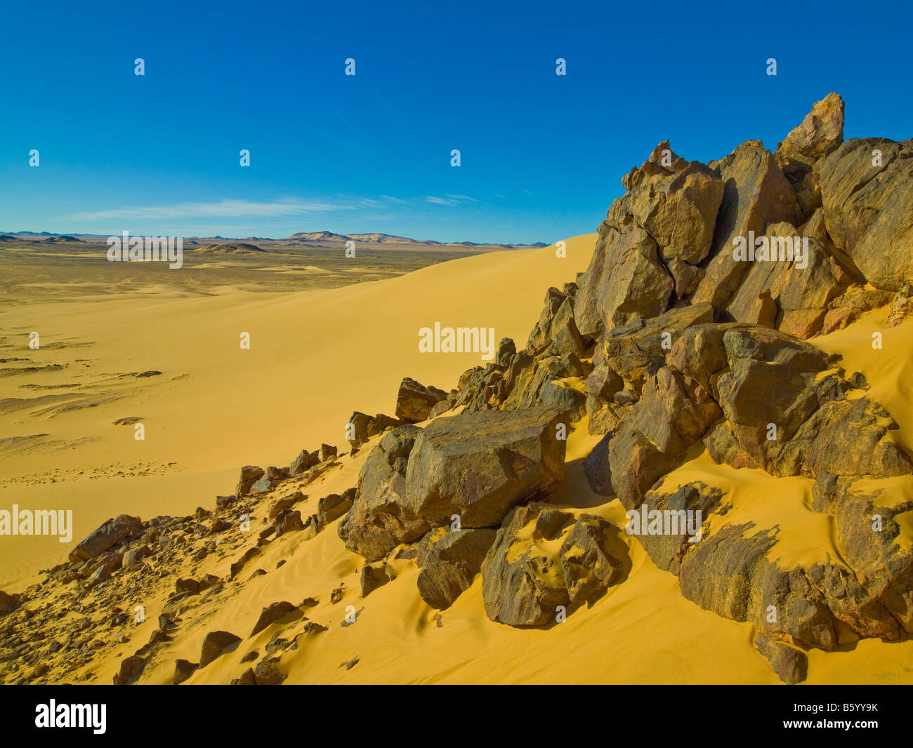 Rockformation in the algerian Sahara Stock Photo - Alamy