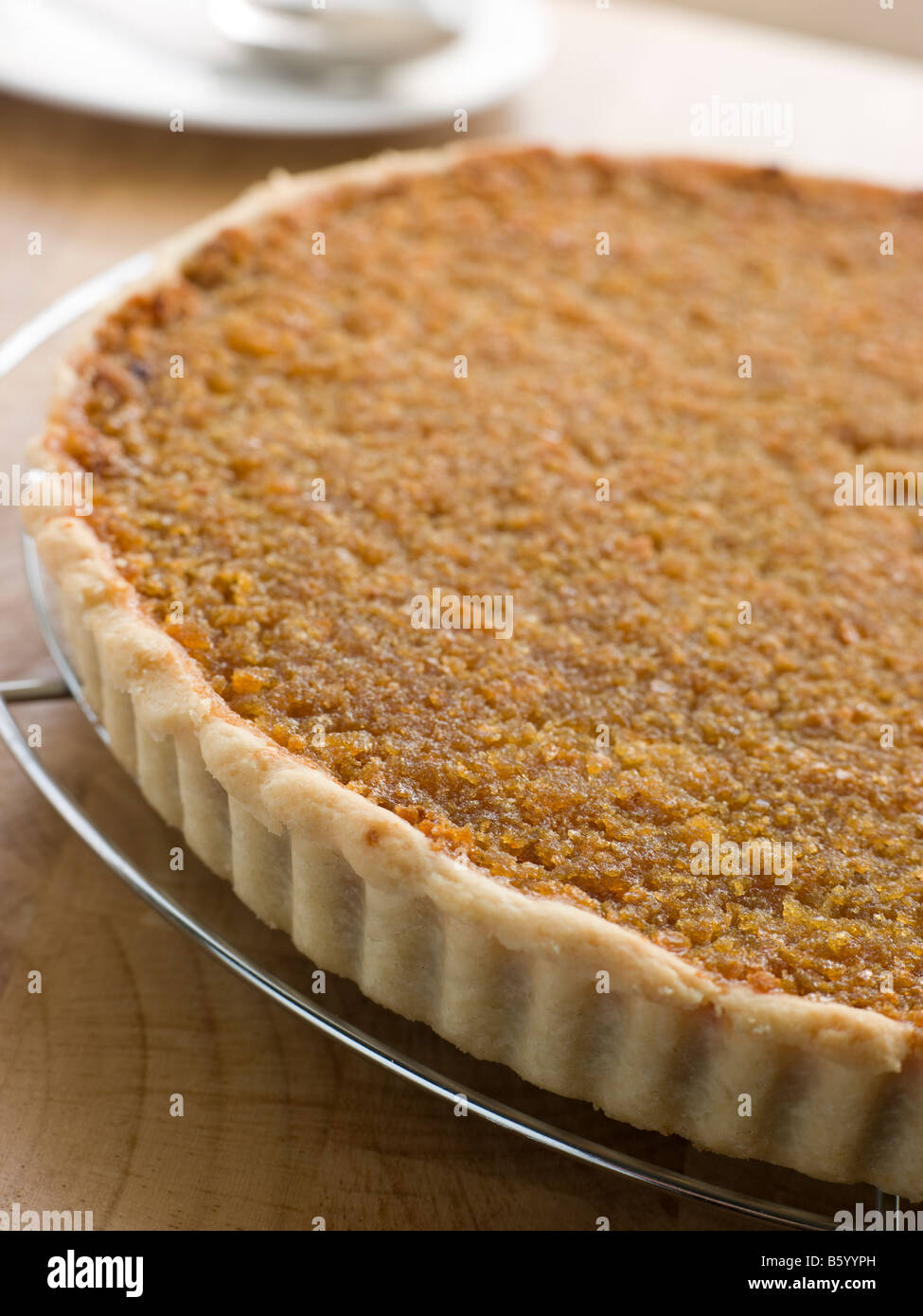 Dessert treacle tart cooling rack hi-res stock photography and images ...