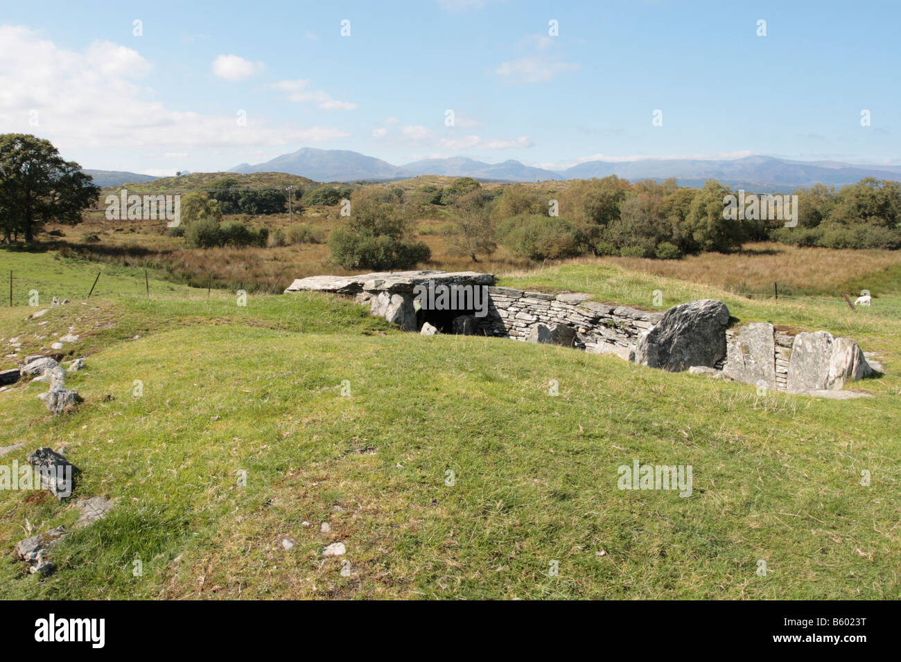 Neolithic grave graves hi-res stock photography and images - Alamy