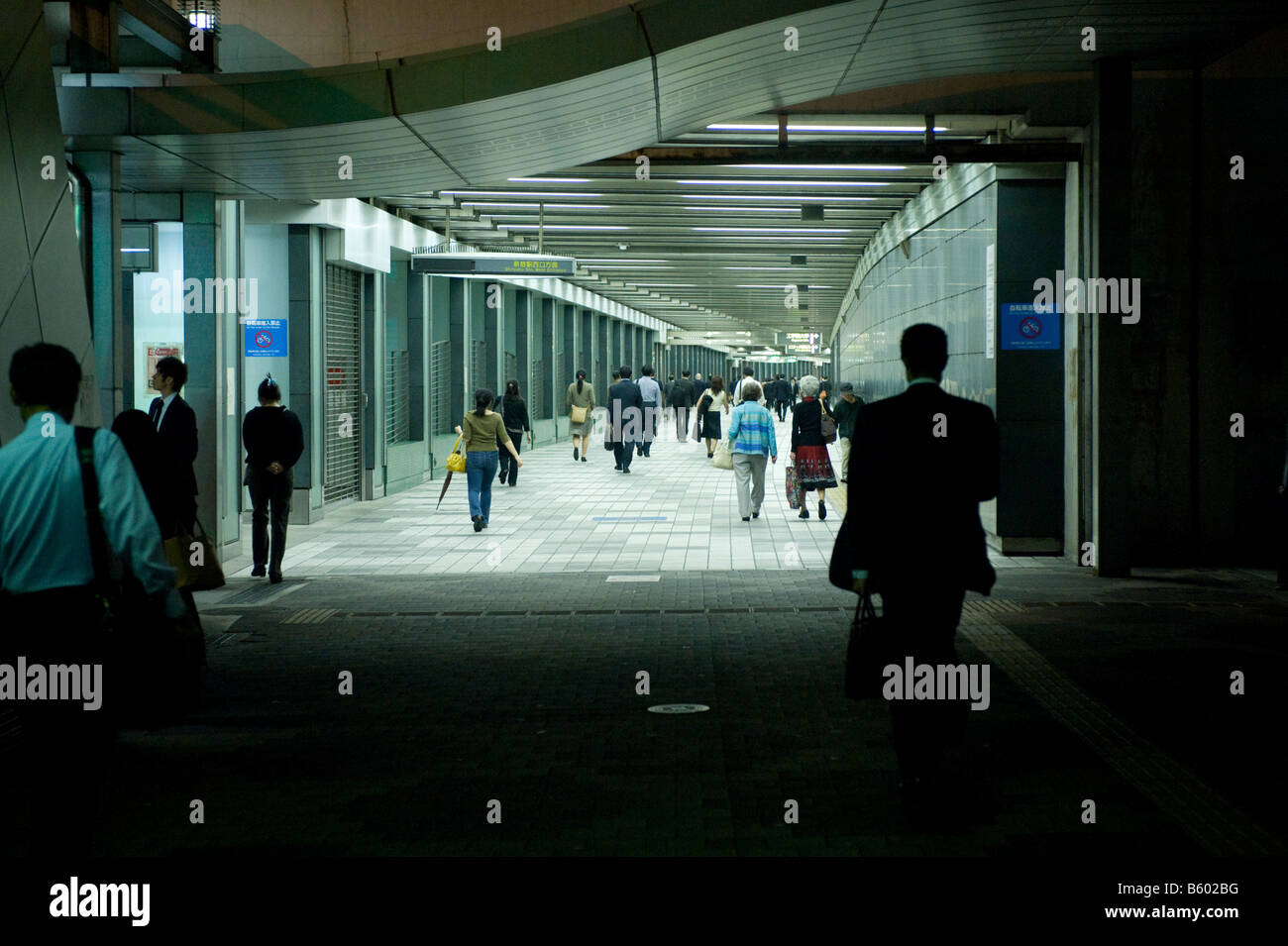 Commuters pedestrians in subway hi-res stock photography and images - Alamy