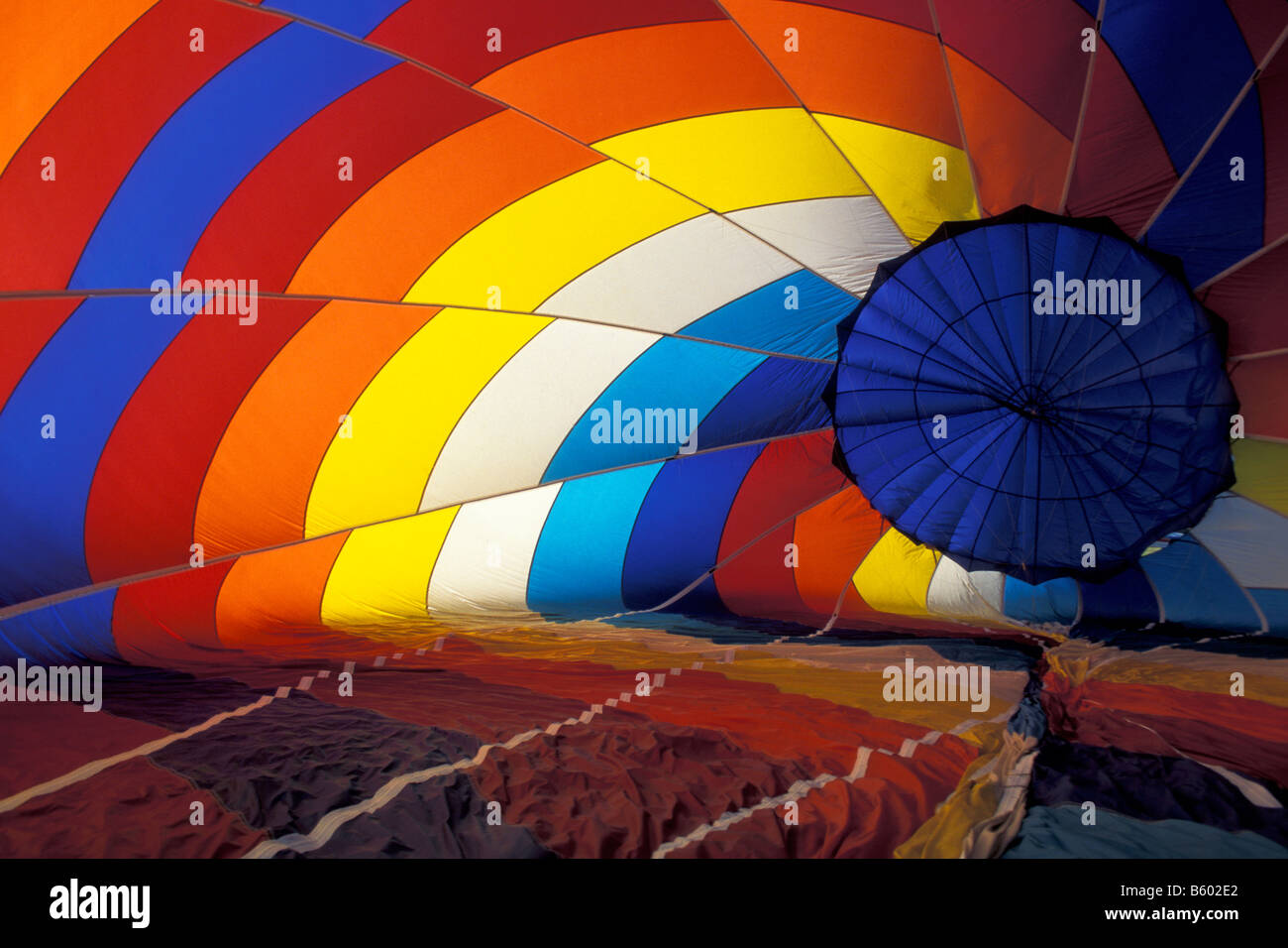 Hot air balloon gondola gondolas hi-res stock photography and images ...