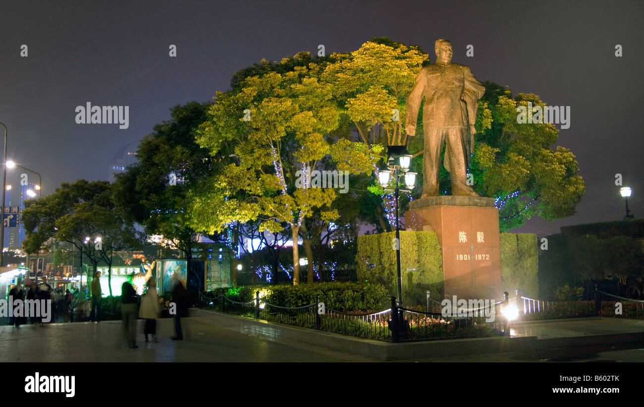 Statue in a park along the Bund Shanghai China Stock Photo - Alamy
