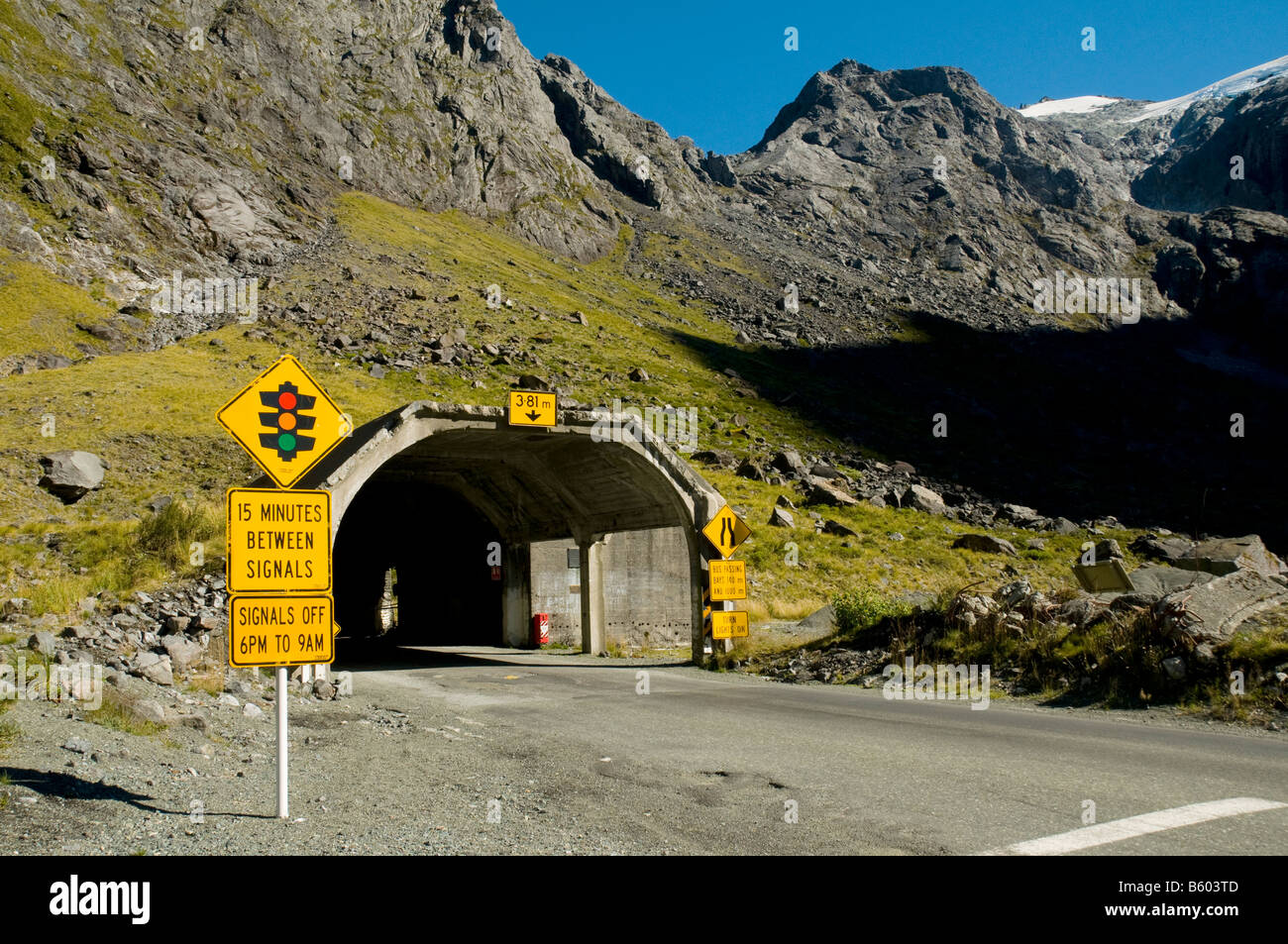 Entrance road tunnel traffic signs hi-res stock photography and images ...