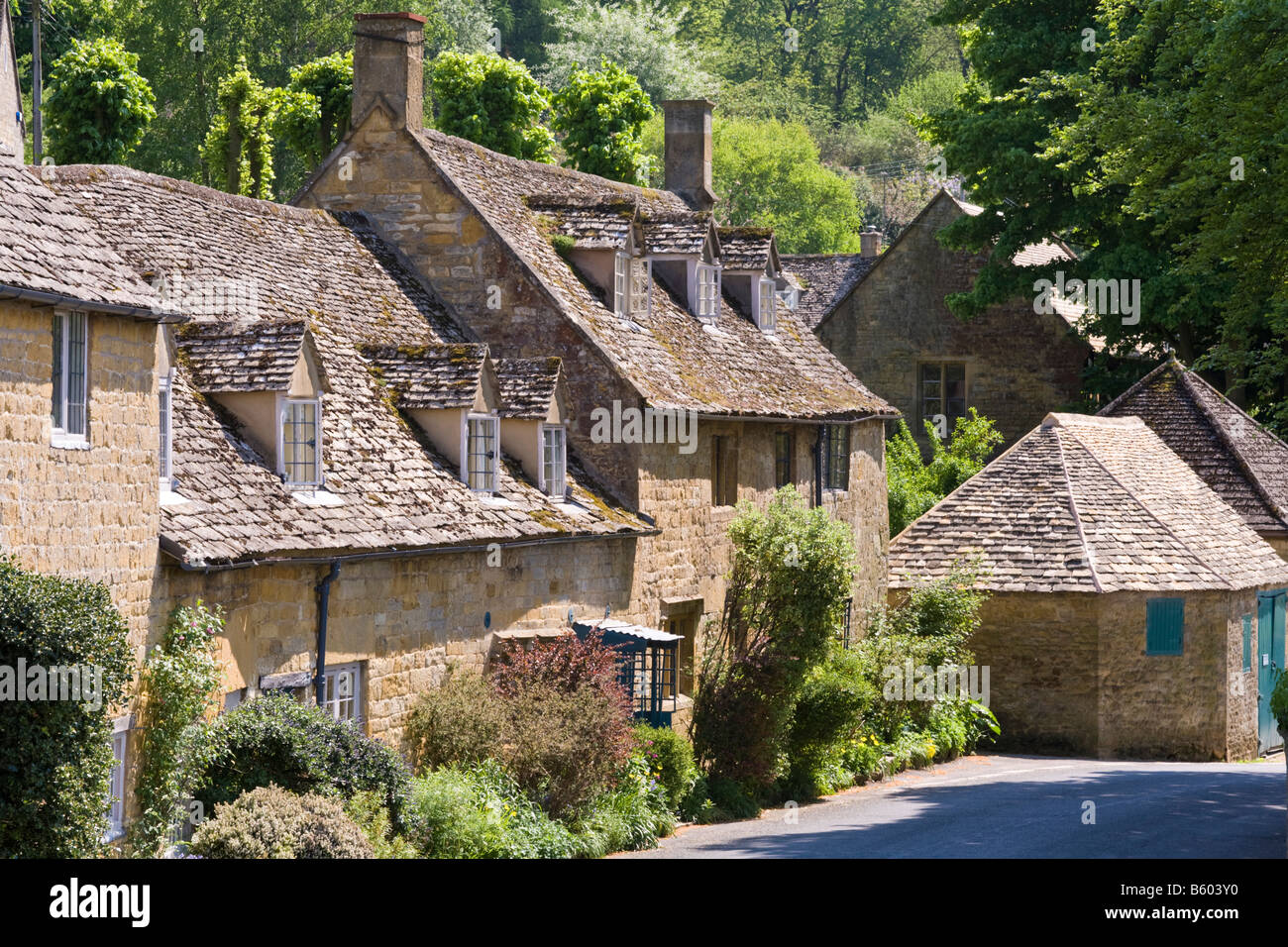 Cottages in the Cotswold village of Snowshill, Gloucestershire Stock ...