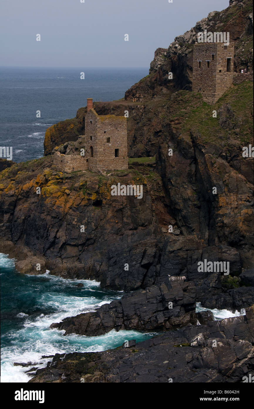 Old mines cornwall hi-res stock photography and images - Alamy