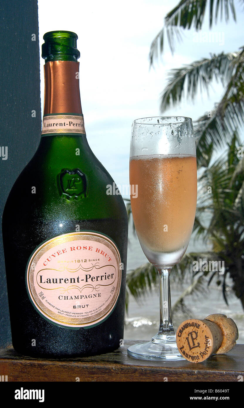 Champagne bottle glass wedding hi-res stock photography and images - Alamy