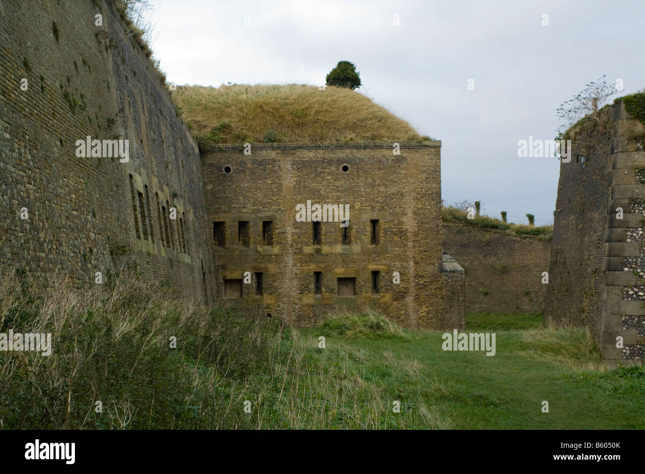 gun points and dry moat at the drop redoubt fort in Dover Stock Photo ...