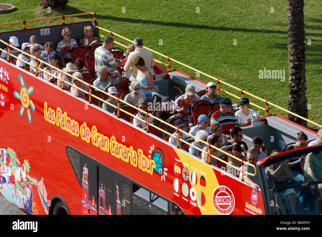 Red sightseeing bus hi-res stock photography and images - Alamy
