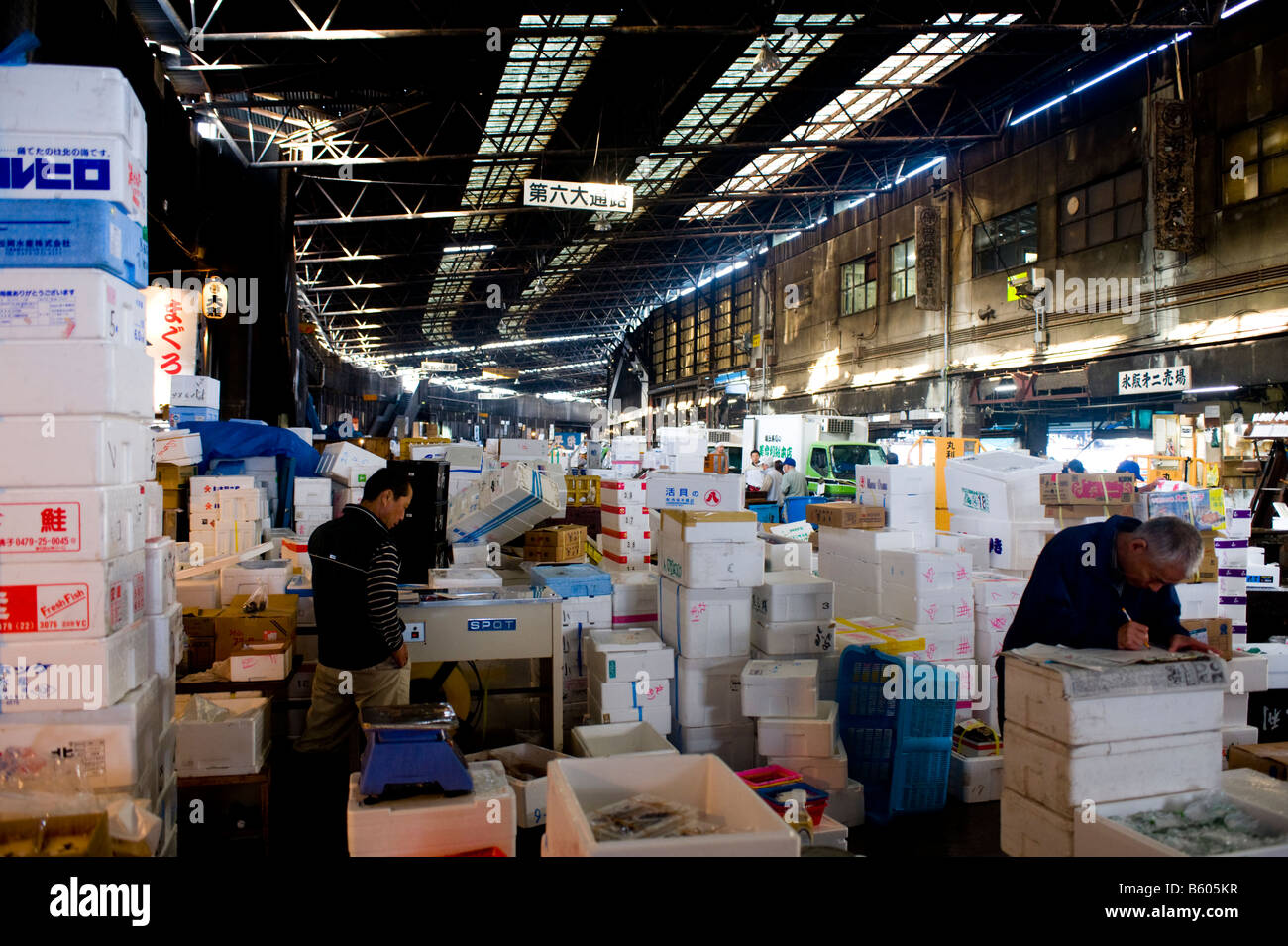 Workers packing boxes at The Tsukiji Fish Market in Tokyo, Japan Stock ...