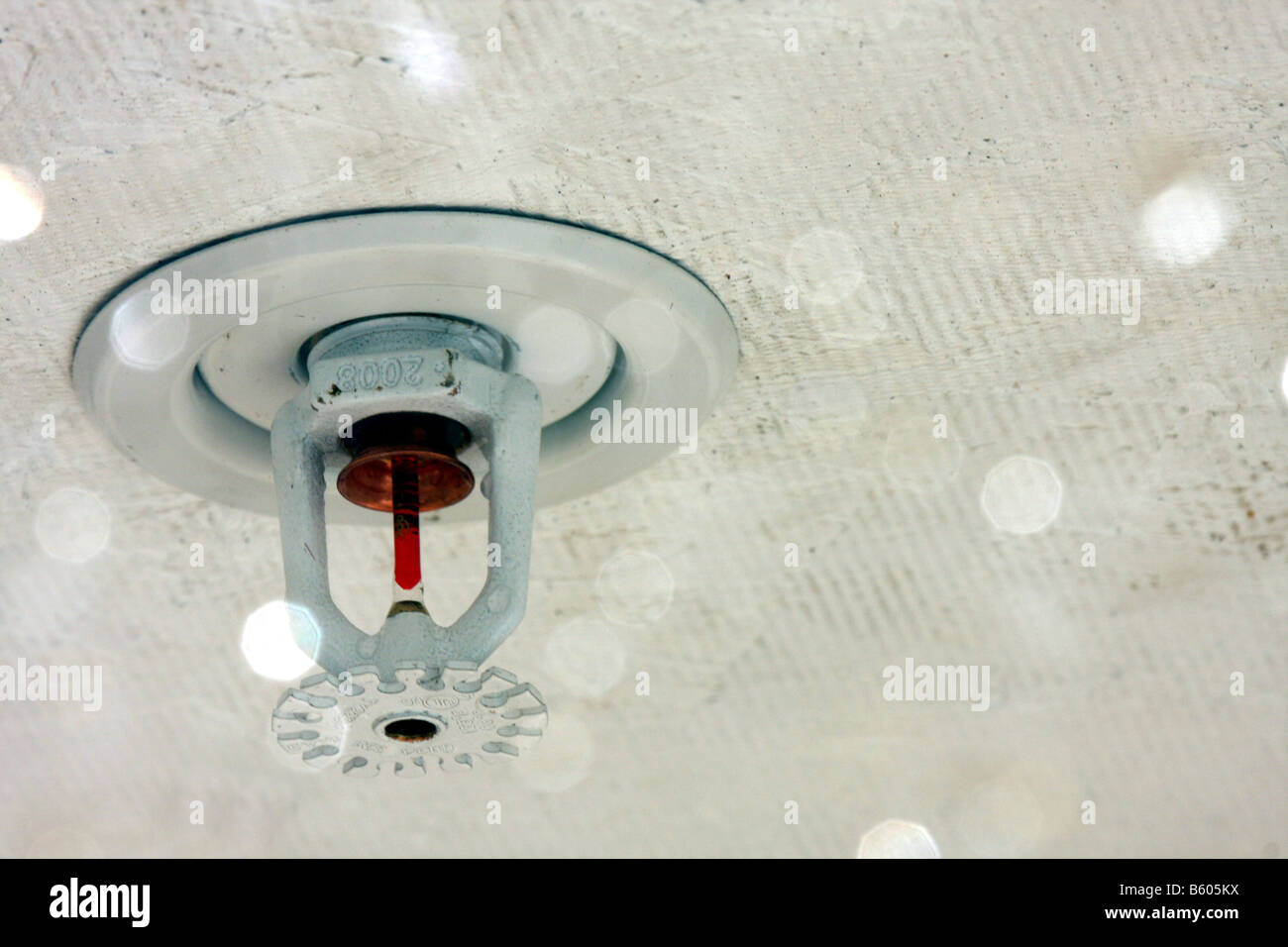 A sprinkler head on the ceiling Stock Photo - Alamy