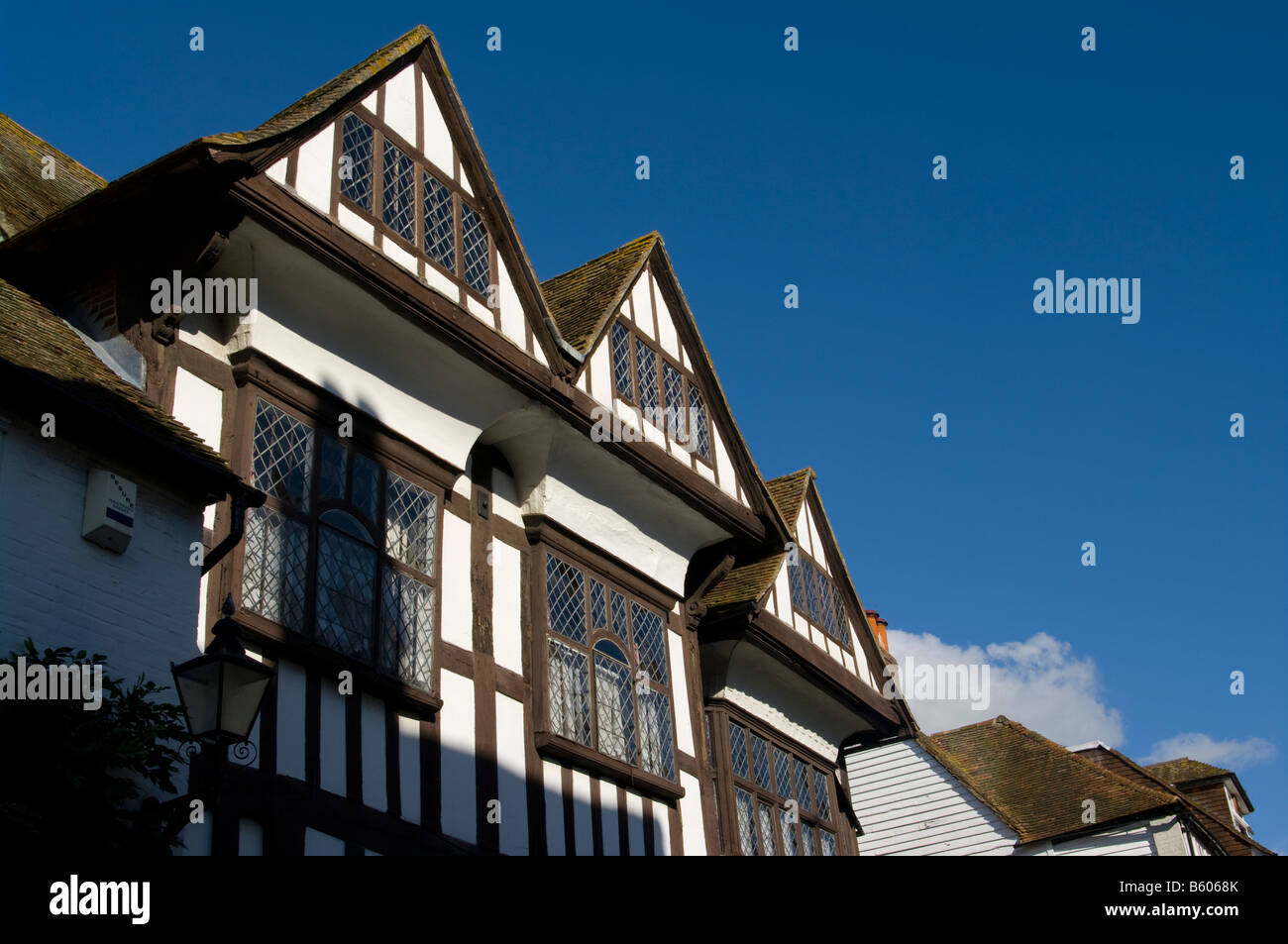 Exterior tudor timber framed house hi-res stock photography and images ...