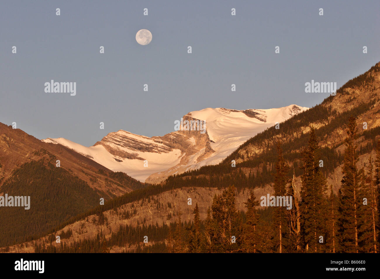 Full moon over snow capped hi-res stock photography and images - Alamy