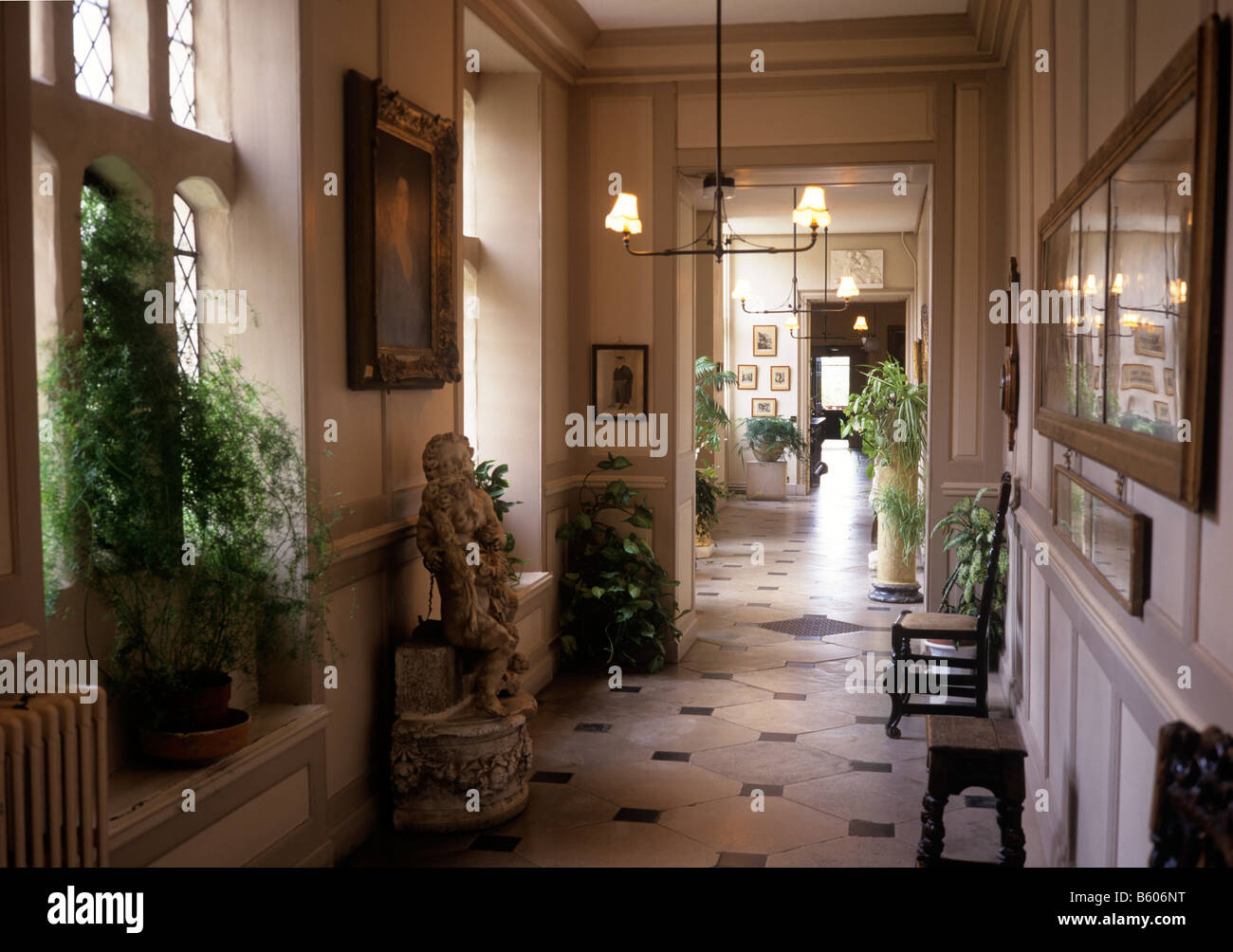 Stately home interior uk hi-res stock photography and images - Alamy