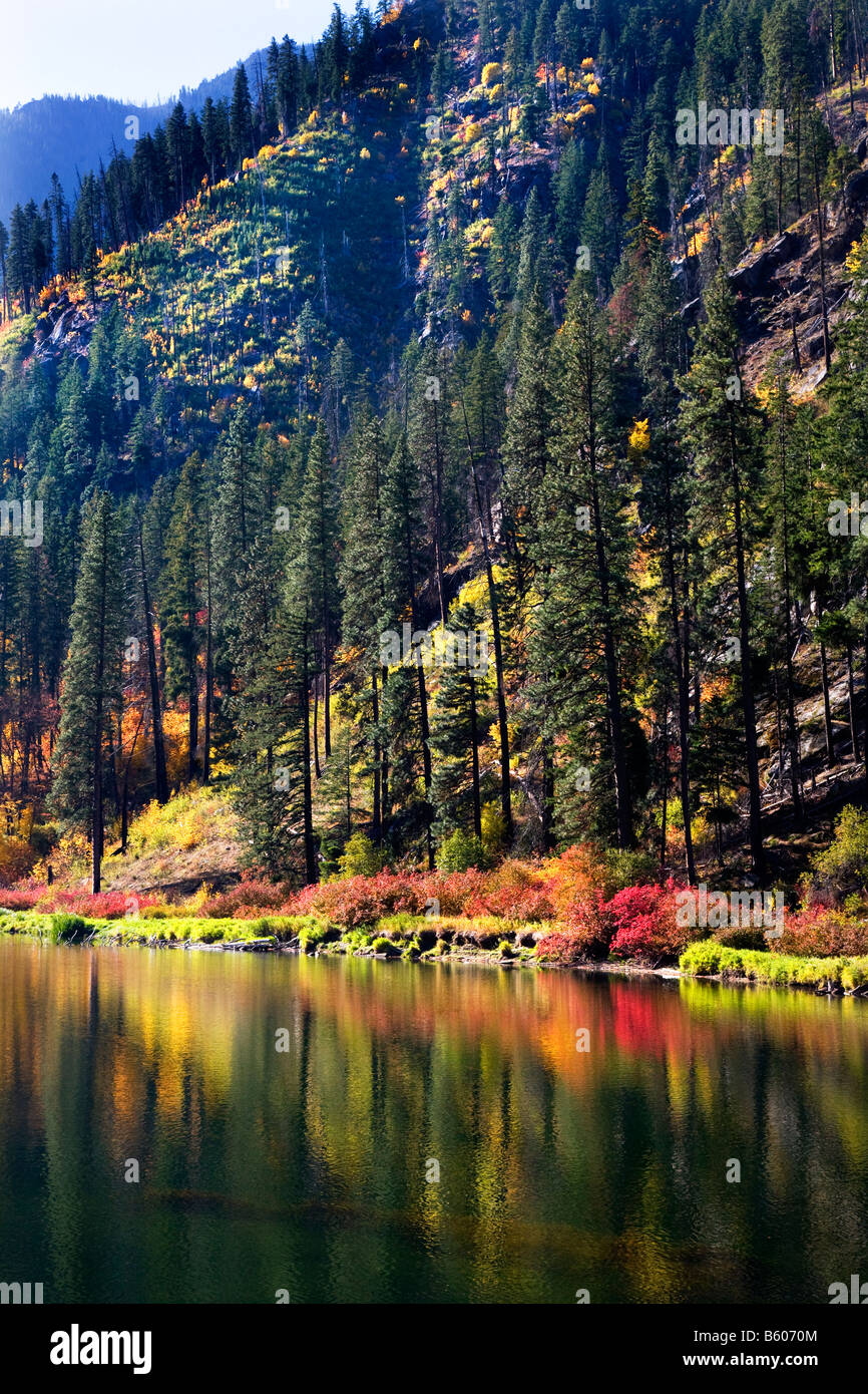 Fall Colors Reflections Yellow Trees Mountain Wenatchee River ...