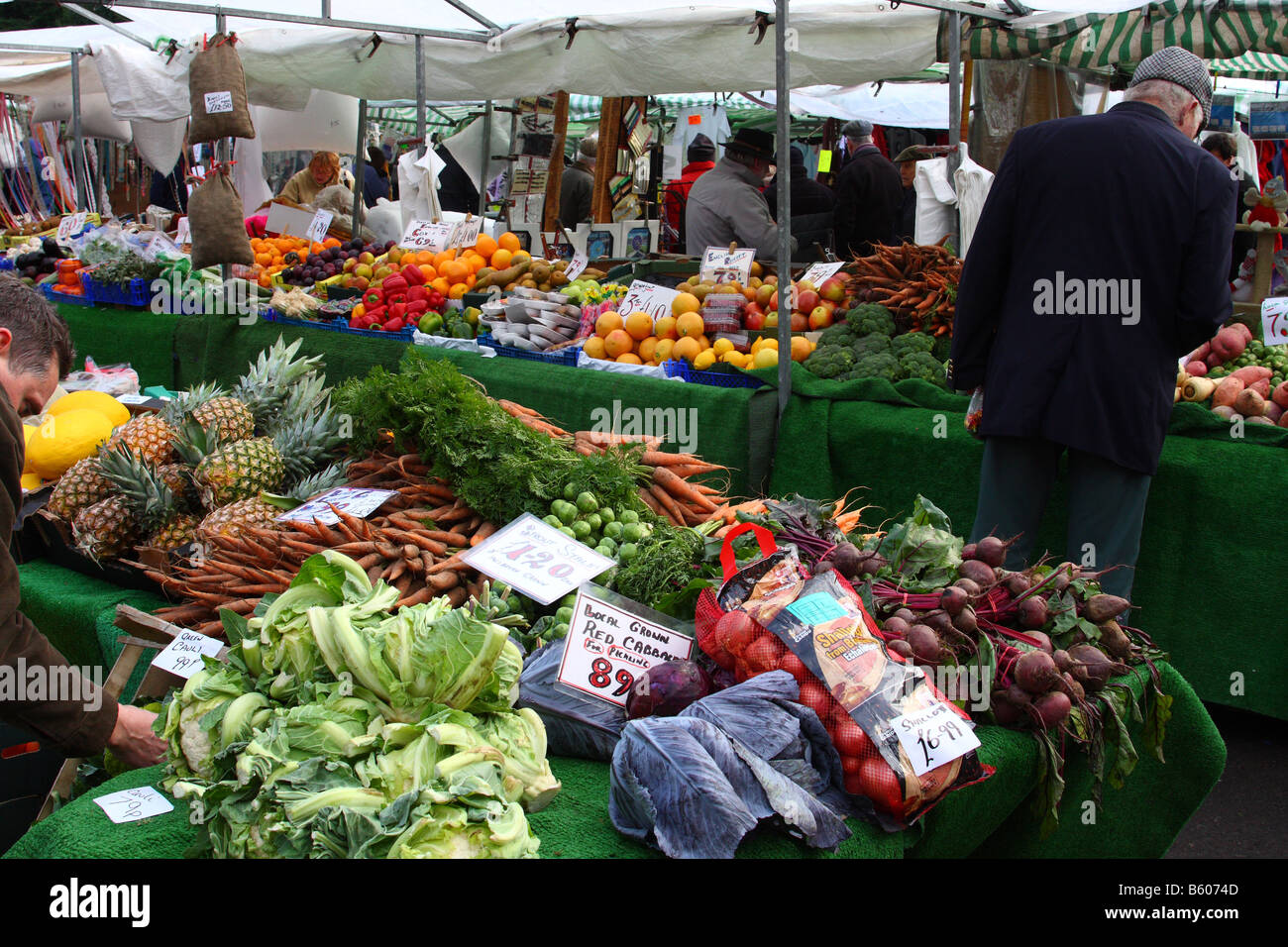 Bakewell town farmers market hi-res stock photography and images - Alamy