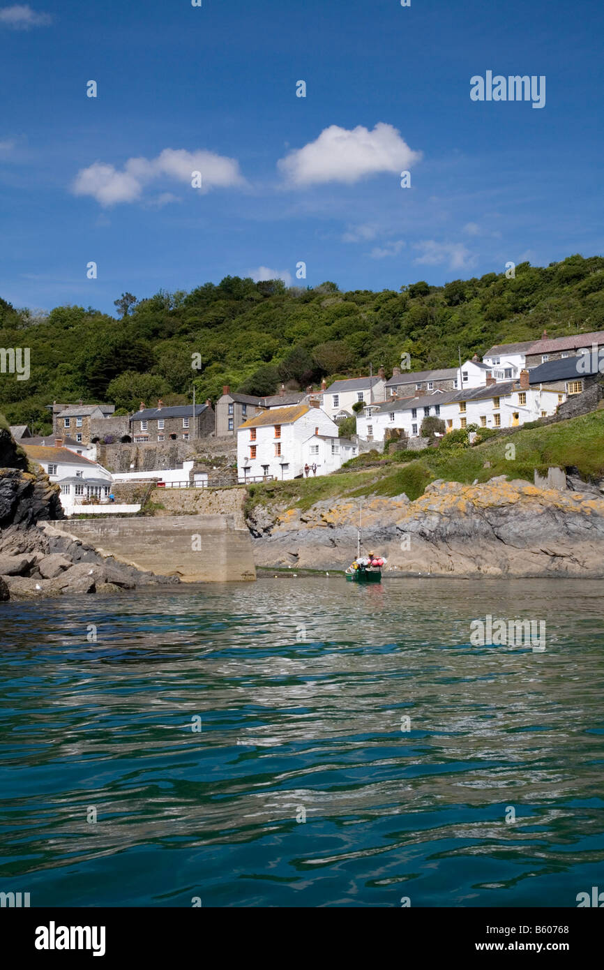 Portloe village harbour cornwall hi-res stock photography and images ...