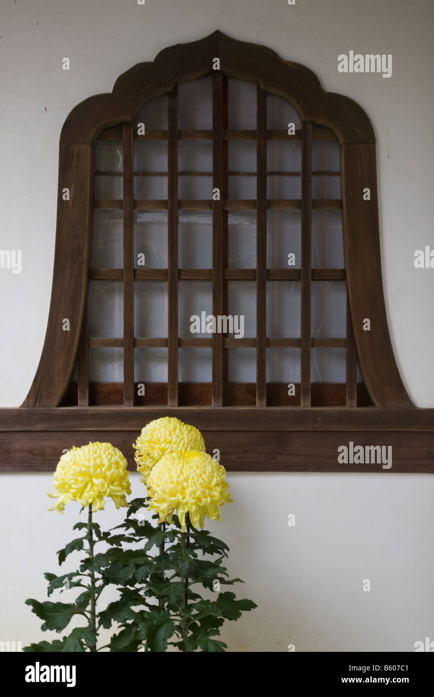 Japanese windows hi-res stock photography and images - Alamy