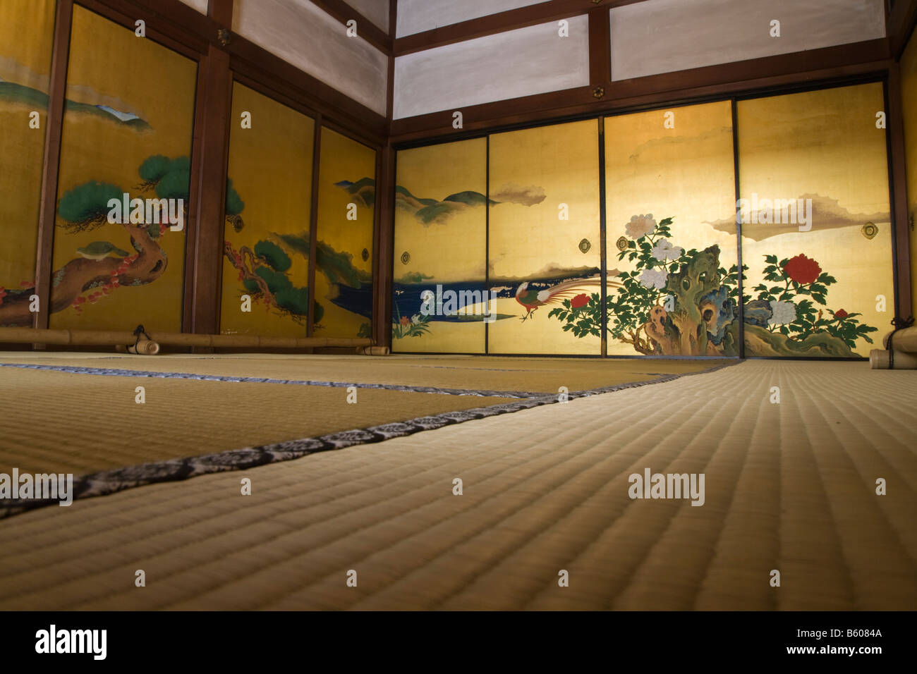 Paper sliding doors hi-res stock photography and images - Alamy