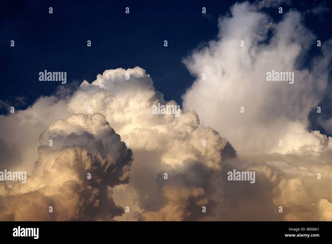 Weather storm stormfront rain clouds hi-res stock photography and ...