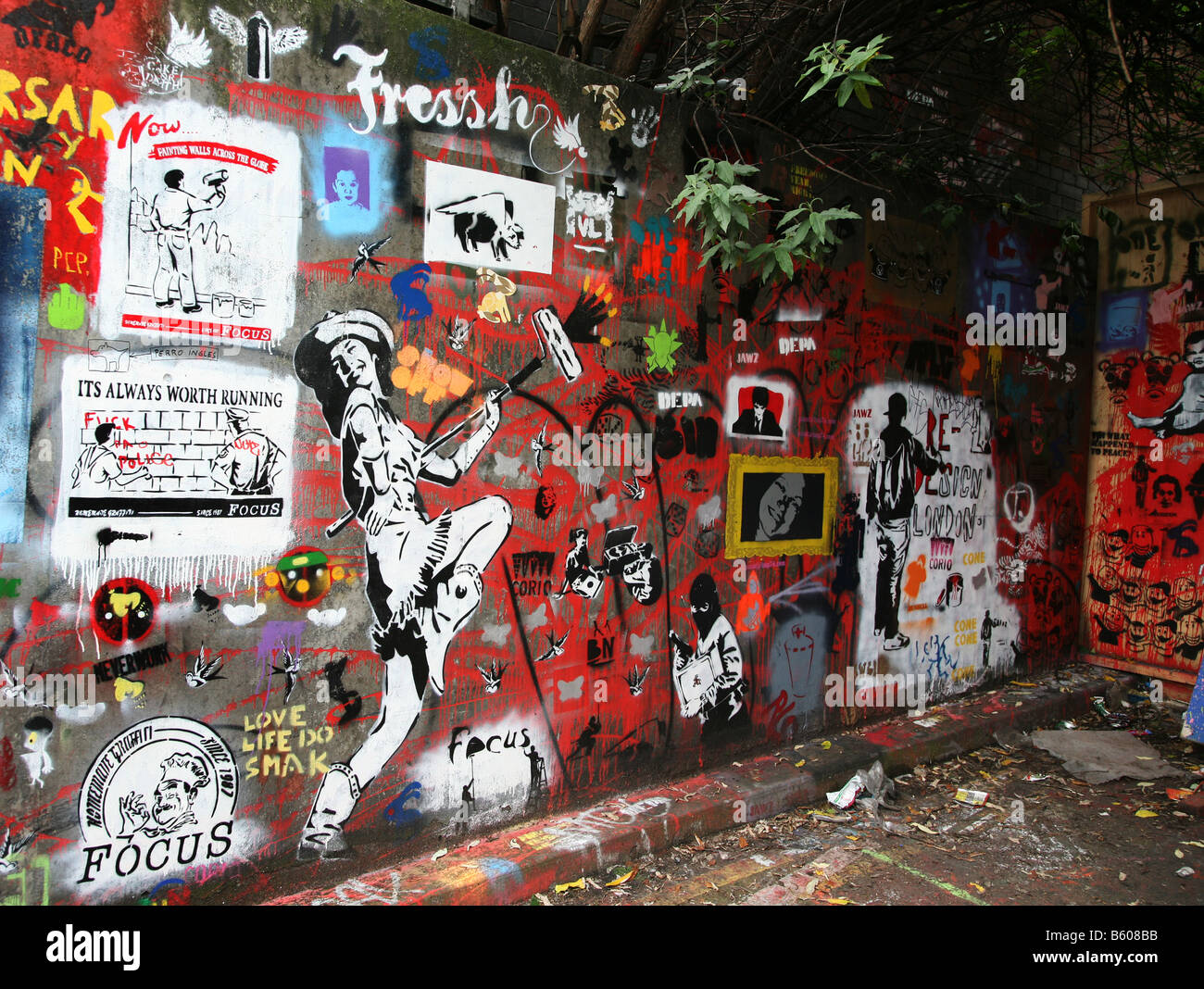 Banksy graffiti artist art Stock Photo - Alamy