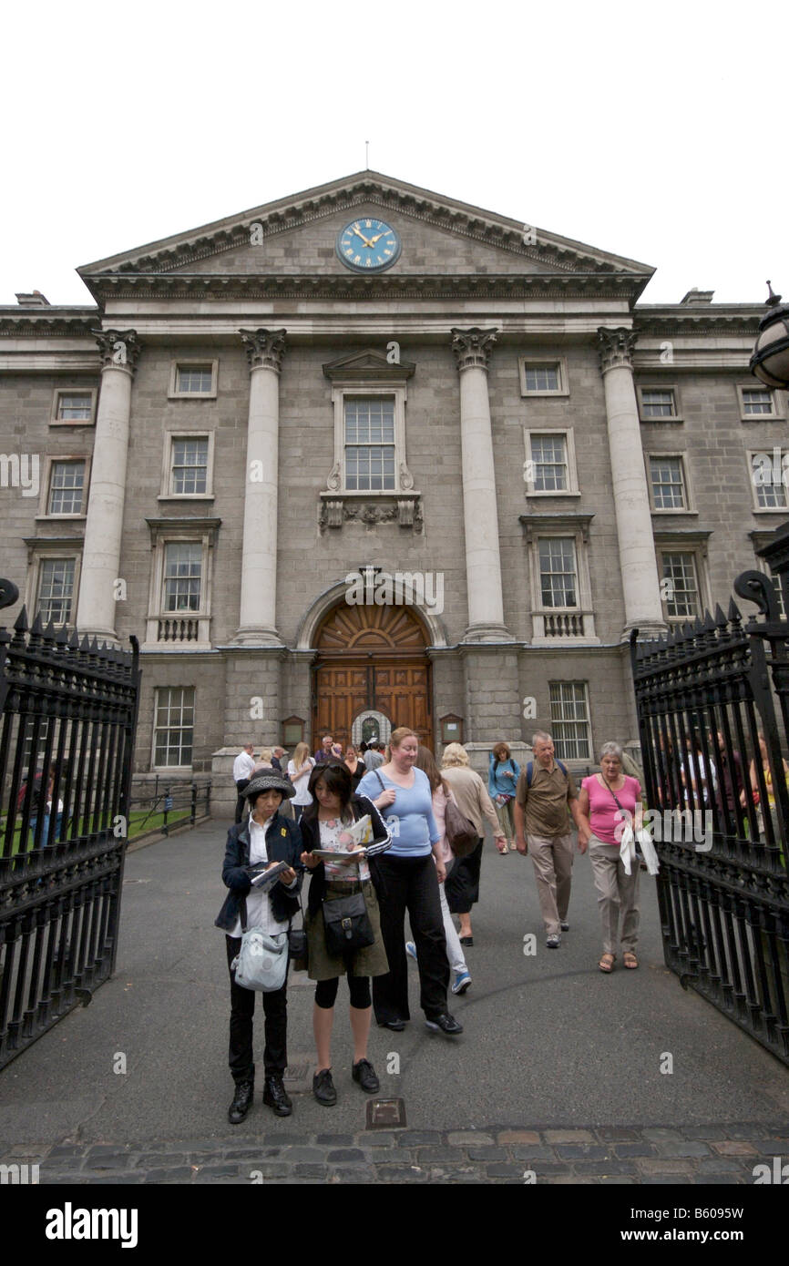 The front arch and the main entrance to Trinity College Dublin Ireland ...