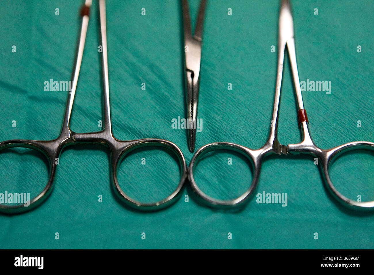 Surgical instruments blood hi-res stock photography and images - Alamy