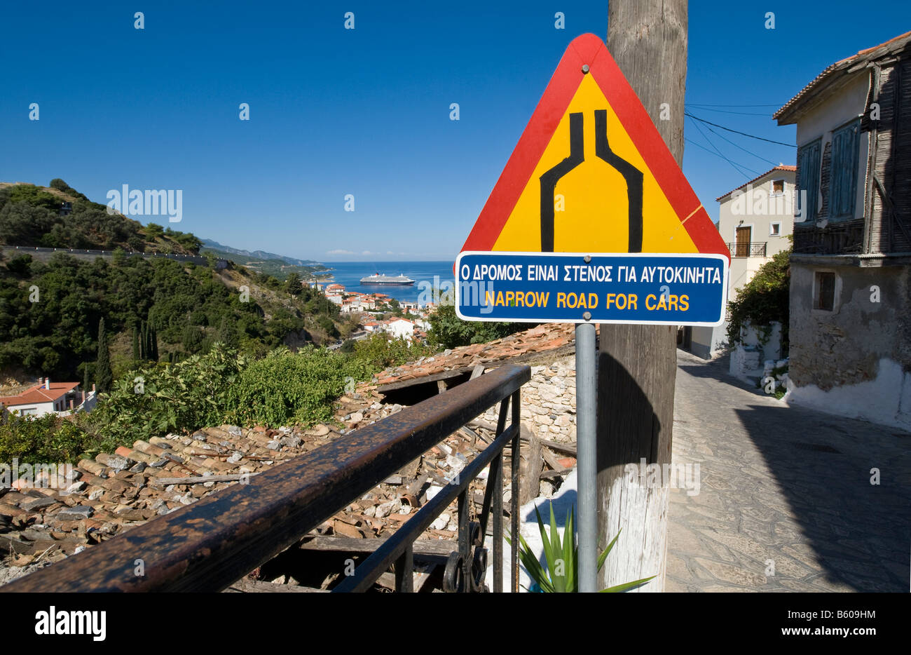 Narrow road sign Stock Photo - Alamy