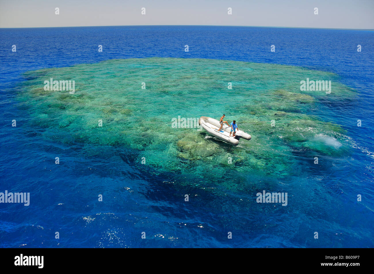 Rubber boat hi-res stock photography and images - Alamy