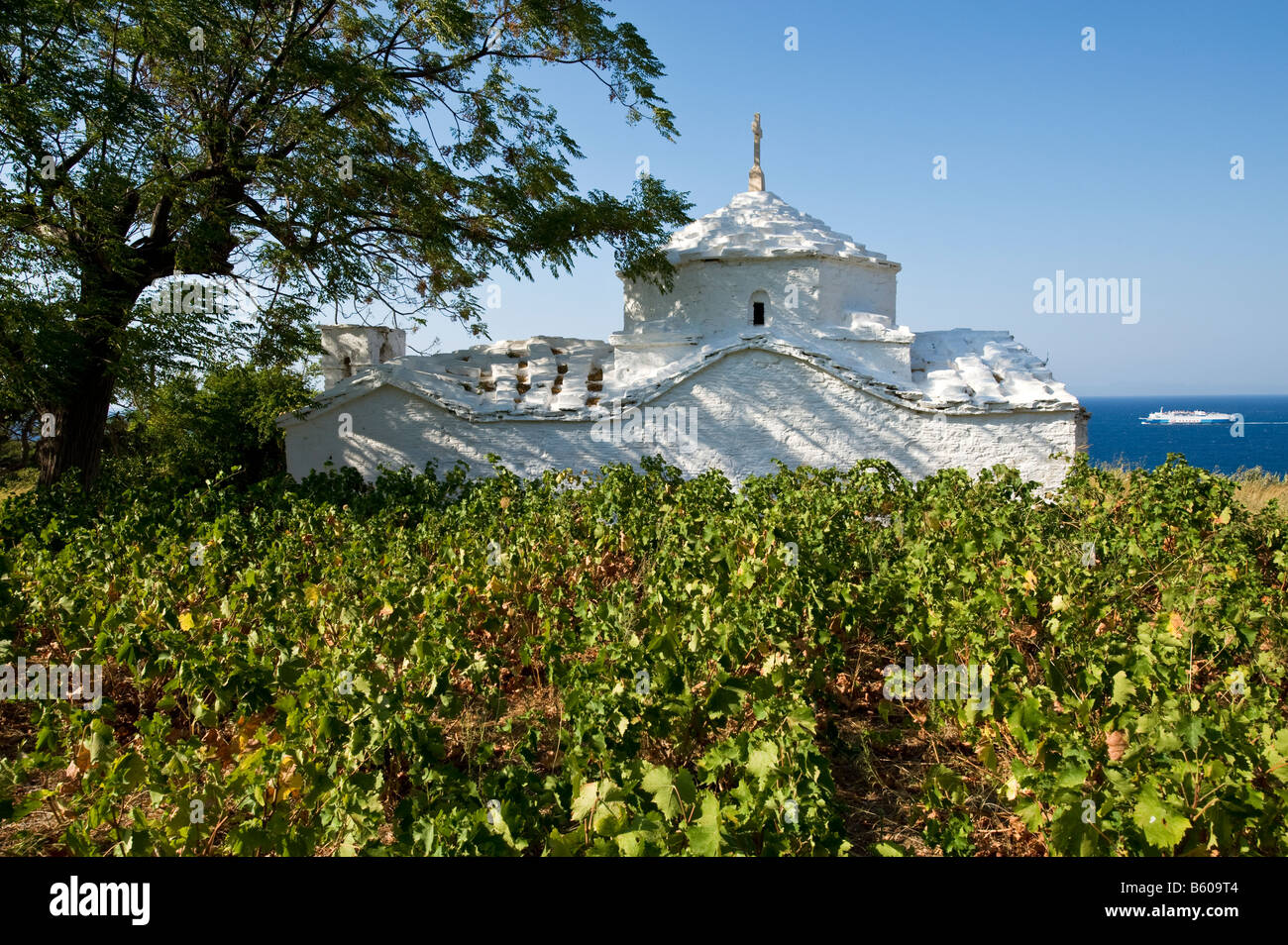 Ferry sea passing islands hi-res stock photography and images - Alamy