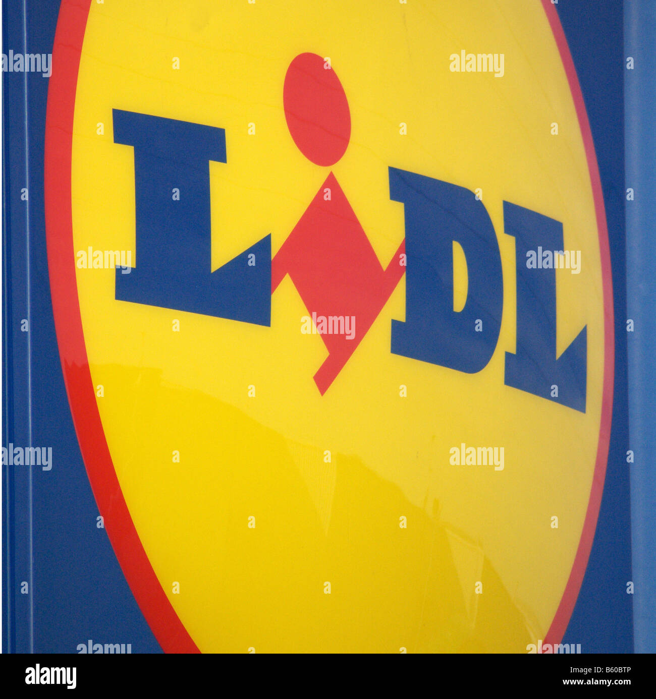 Lidl cardiff hi-res stock photography and images - Alamy