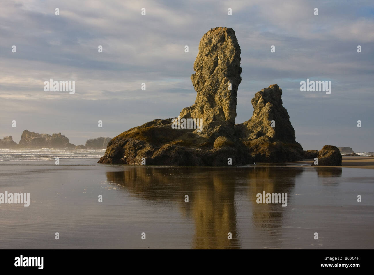 Sea stacks on beach hi-res stock photography and images - Alamy