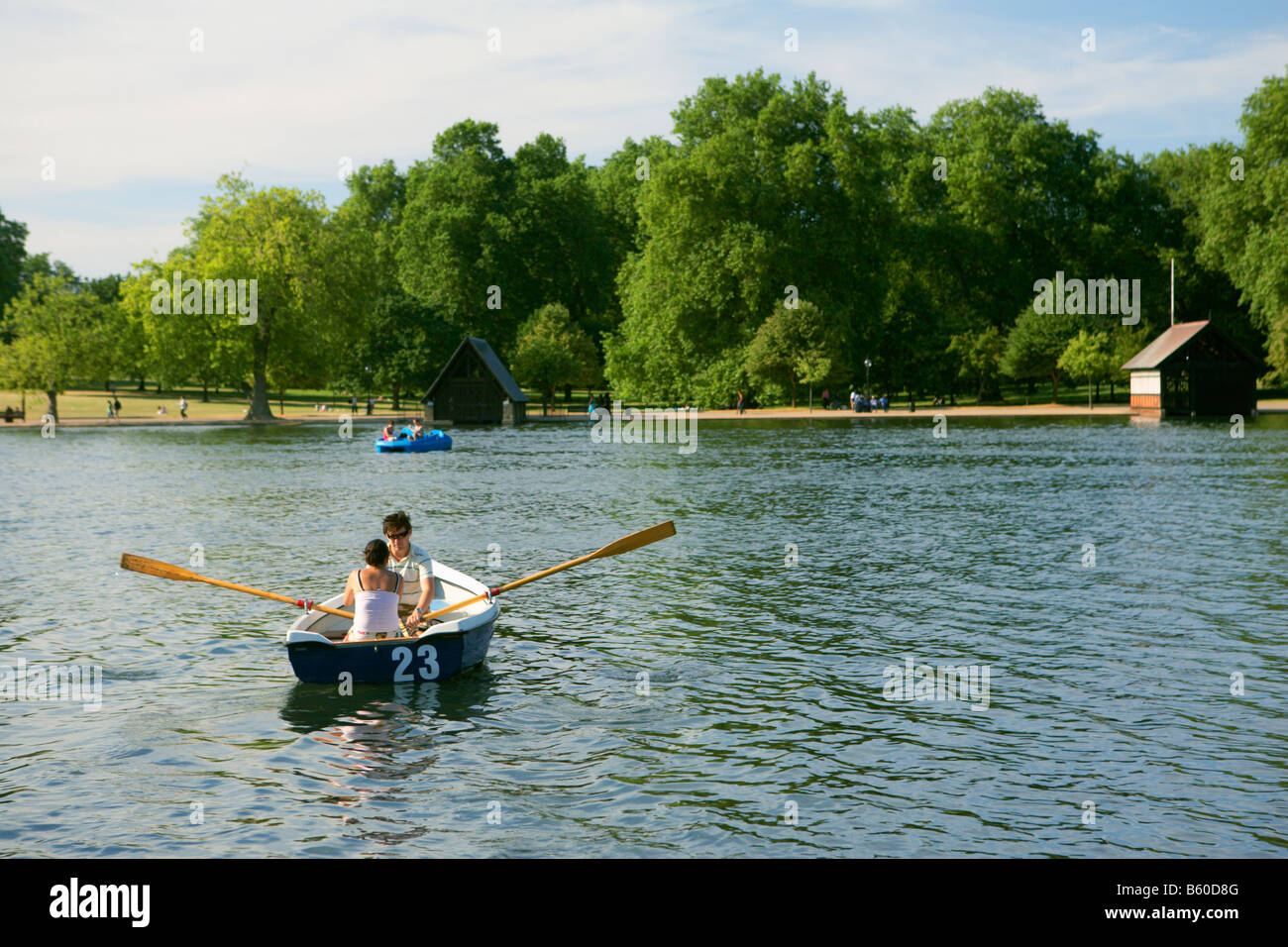 HYDE PARK ROWING ON THE SERPENTINE Stock Photo, Royalty Free Image ...