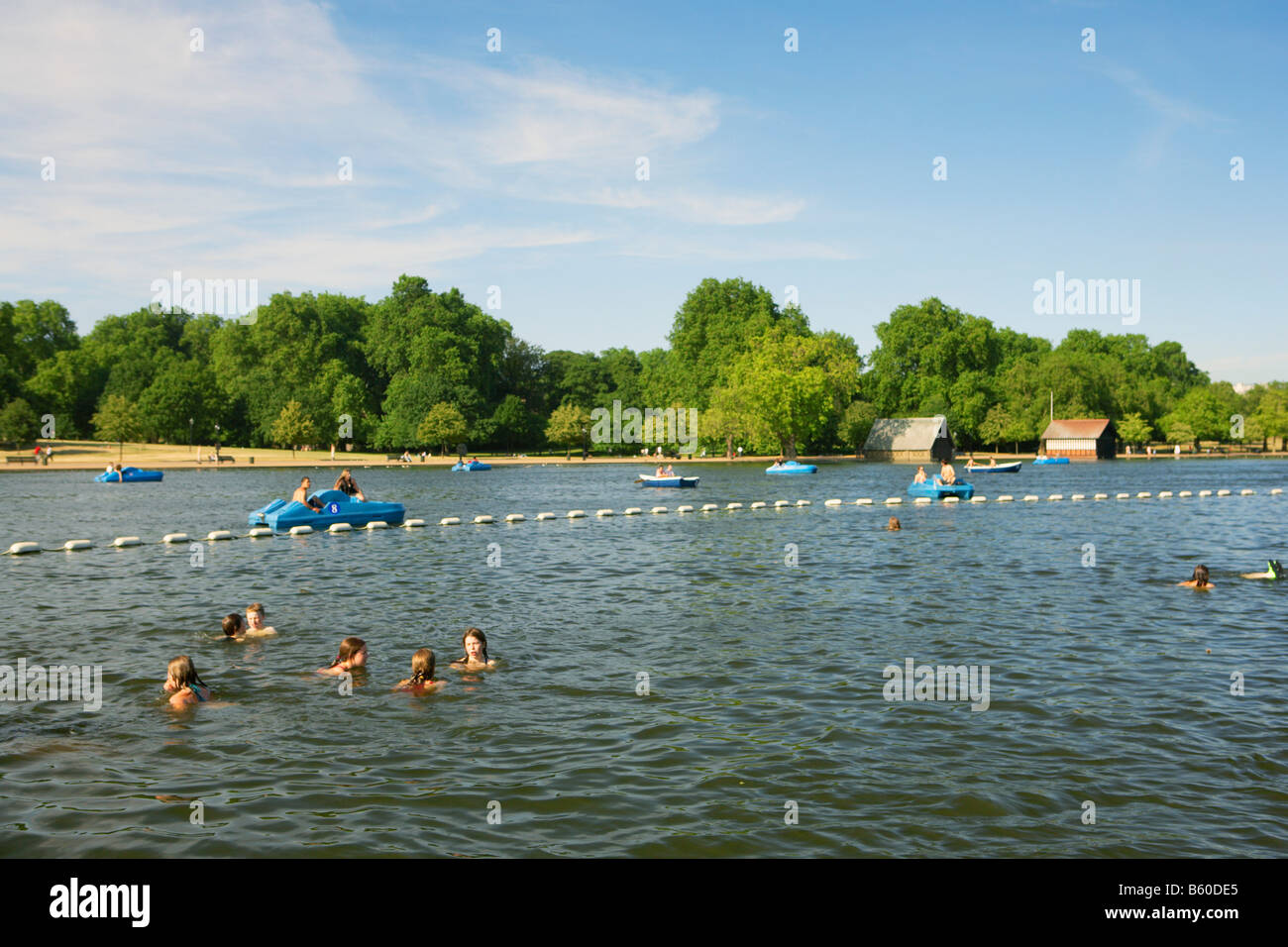 HYDE PARK SERPENTINE LIDO AND PEDALOS Stock Photo - Alamy