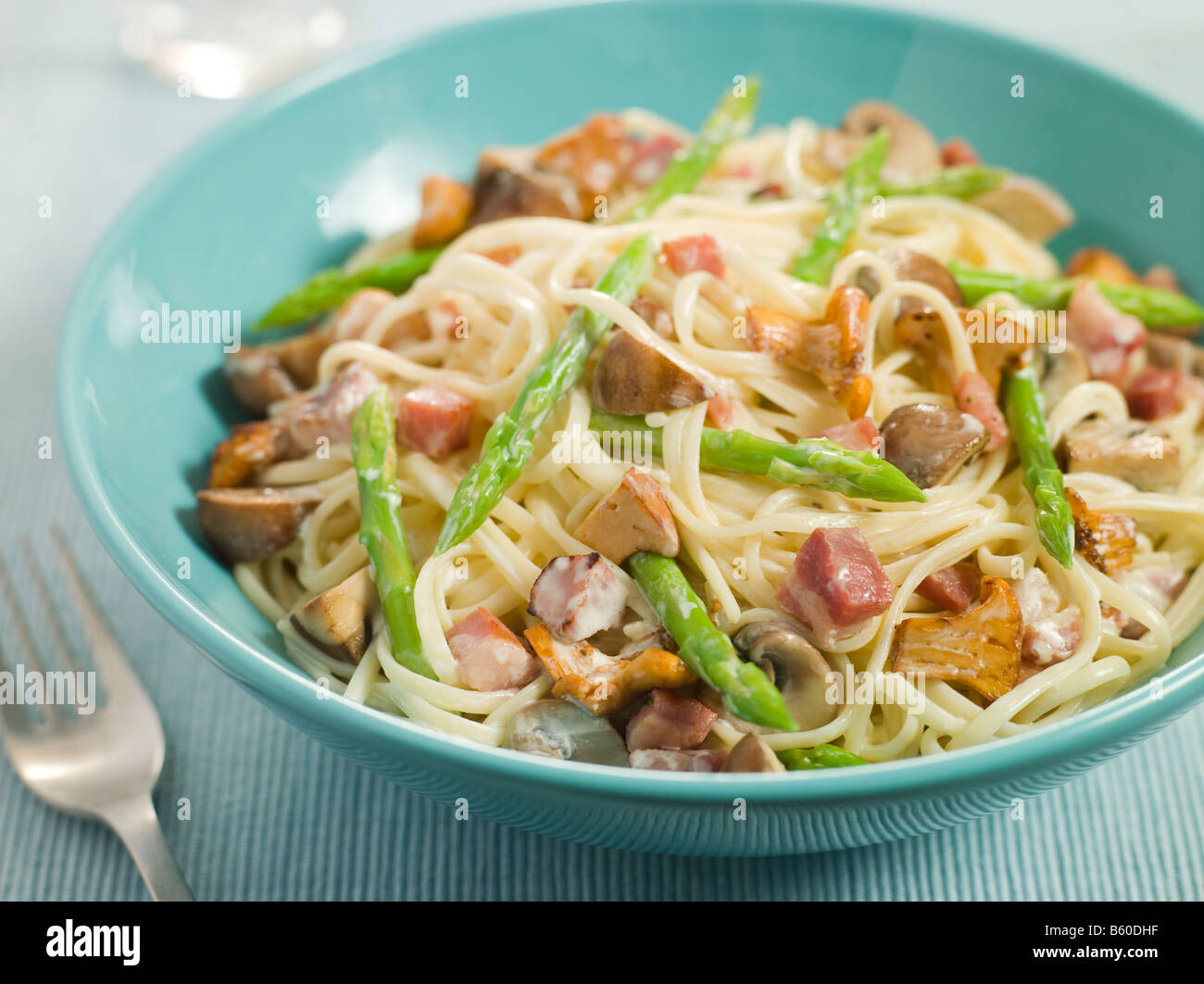 Linguine with Girolle Mushrooms Asparagus and Pancetta Stock Photo - Alamy