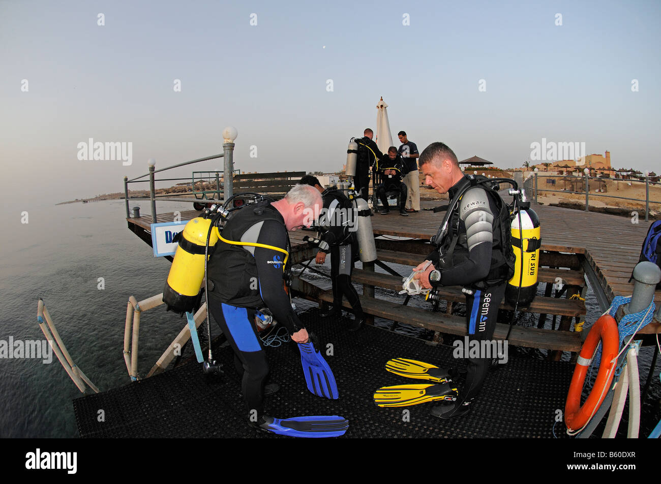 Divers red sea hi-res stock photography and images - Alamy