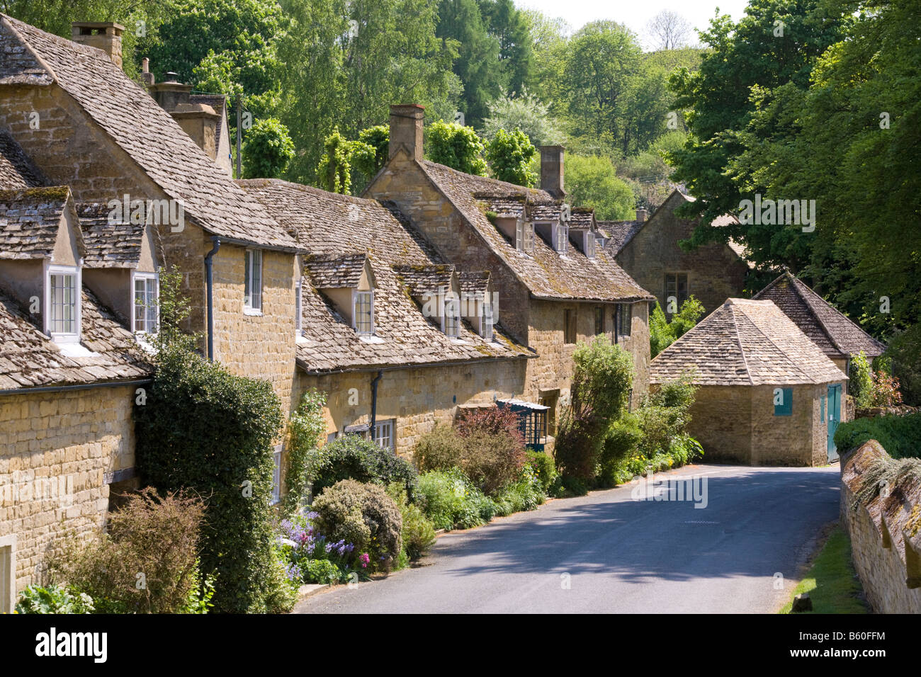 Cottage in snowshill village hi-res stock photography and images - Alamy