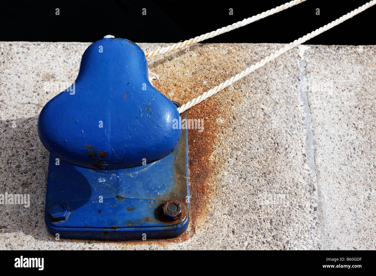 Blue bollards hi-res stock photography and images - Alamy