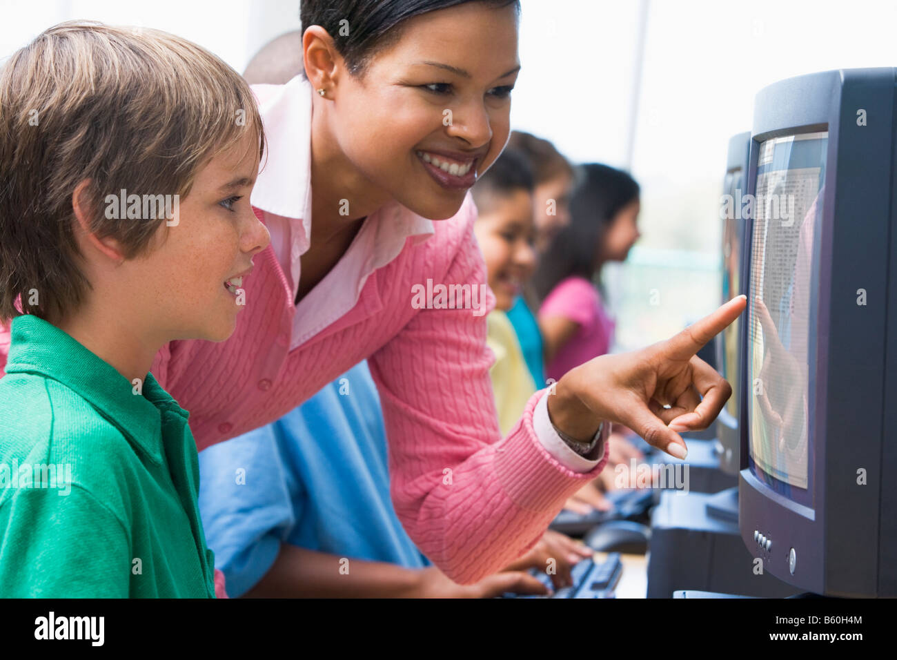 Teen helping elementary student hi-res stock photography and images - Alamy