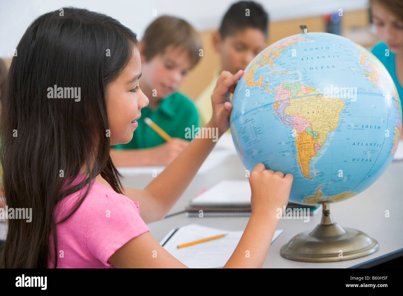Teen class globe hi-res stock photography and images - Alamy