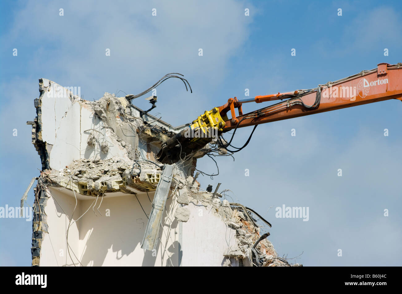 Building being demolished uk hi-res stock photography and images - Alamy