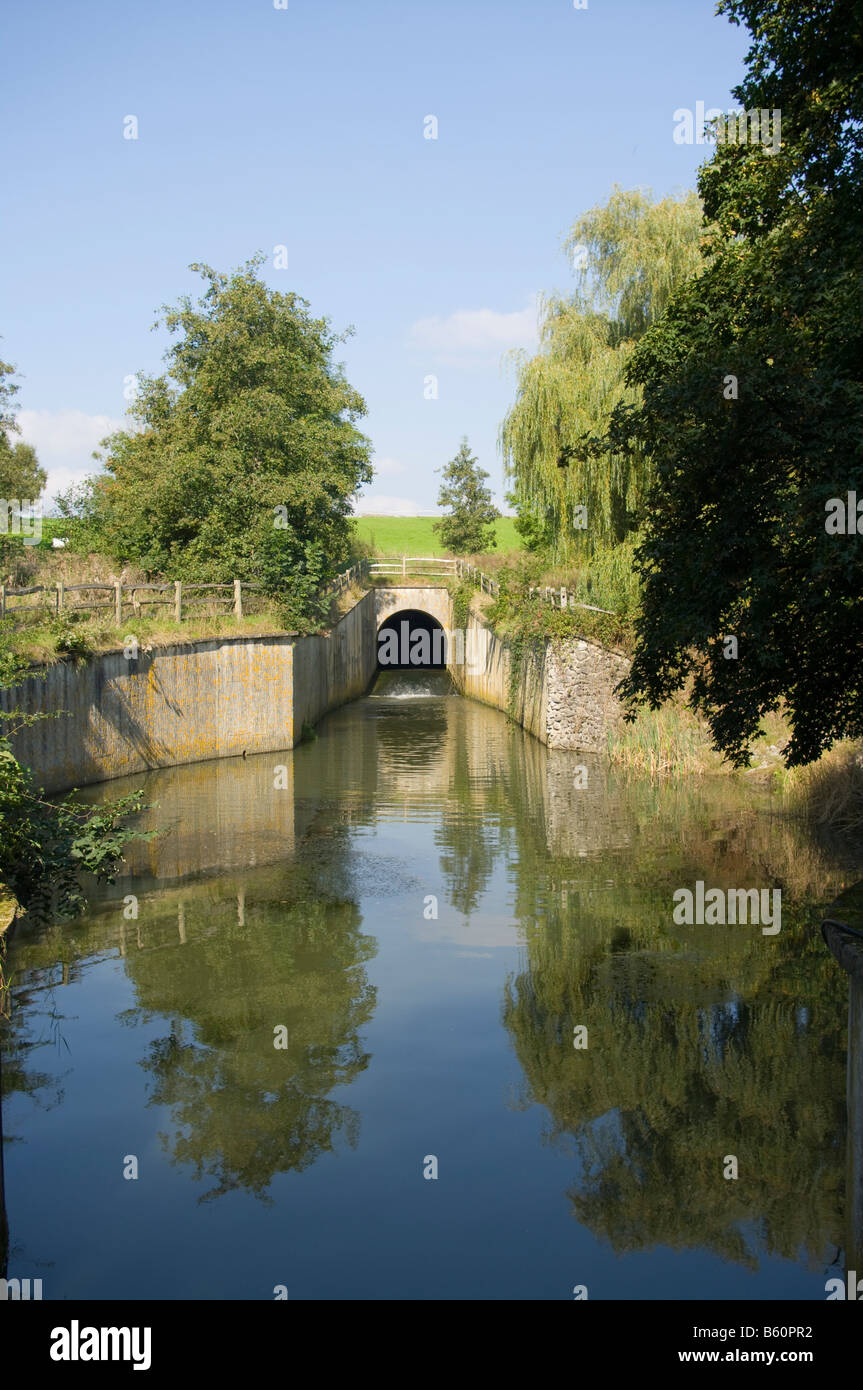 Shell arch hi-res stock photography and images - Alamy