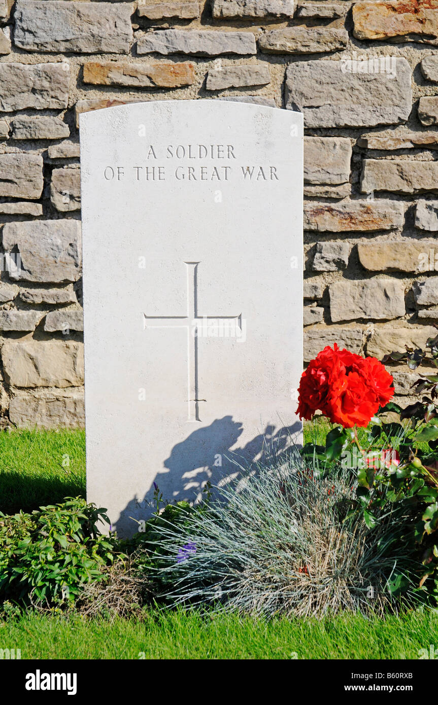 White grave stone, unknown, anonymous, soldier's graves, war graves, the fallen, Terlincthun ...