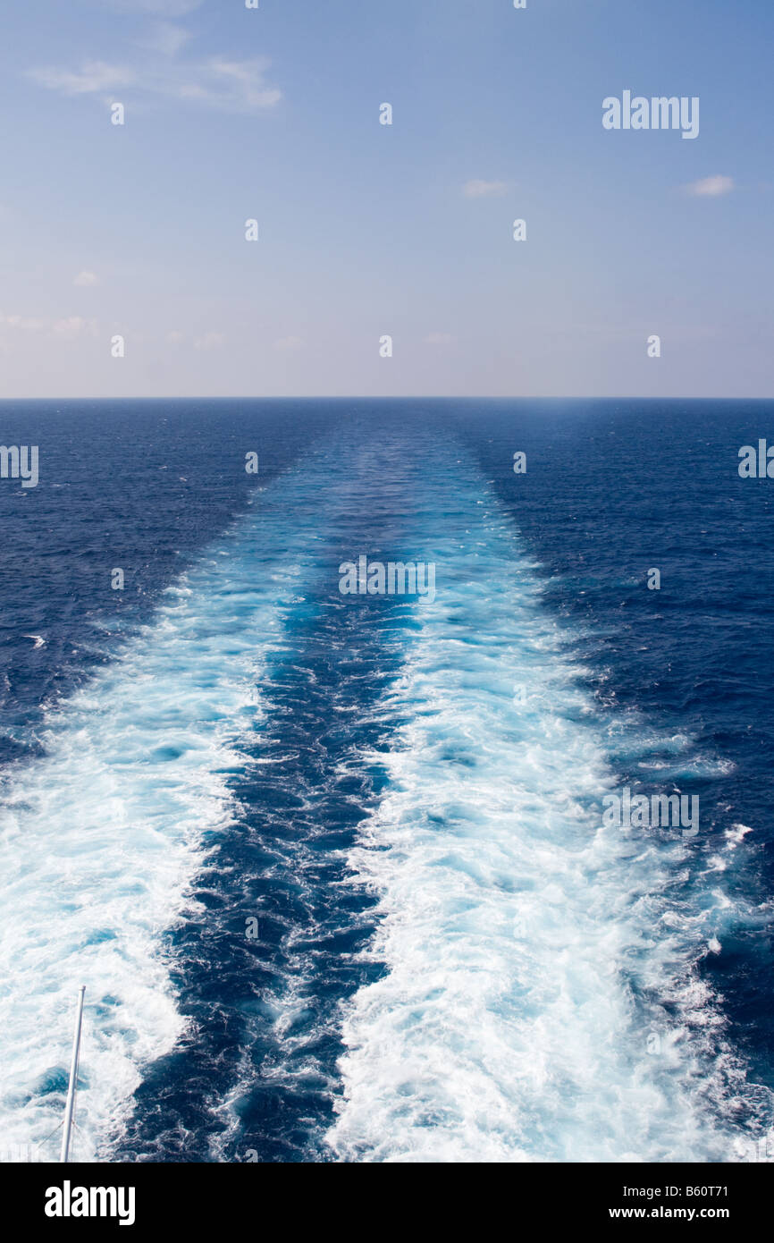 Ship s wake in an empty ocean Stock Photo - Alamy
