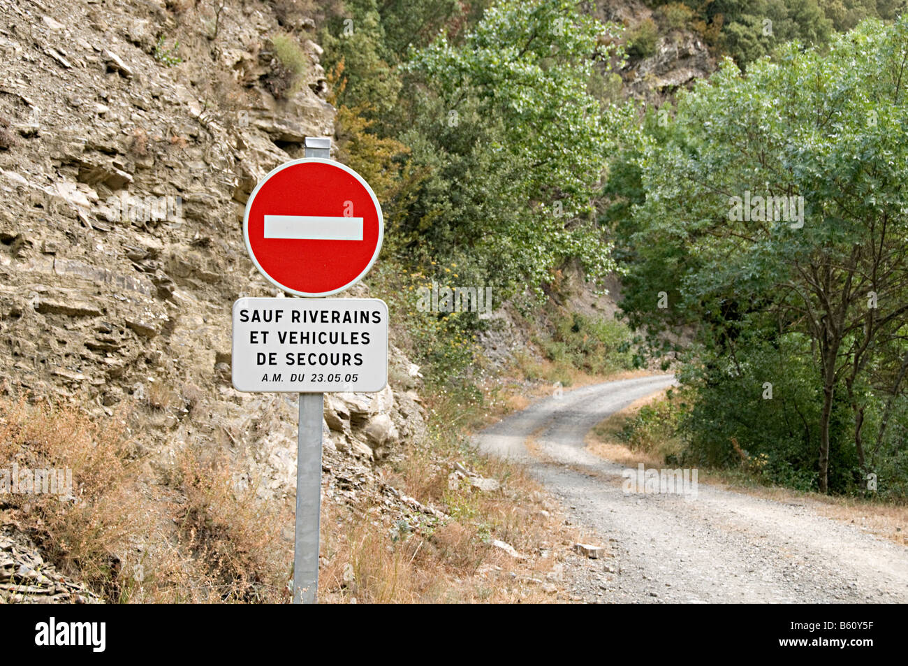 French road sign –no stopping hi-res stock photography and images - Alamy