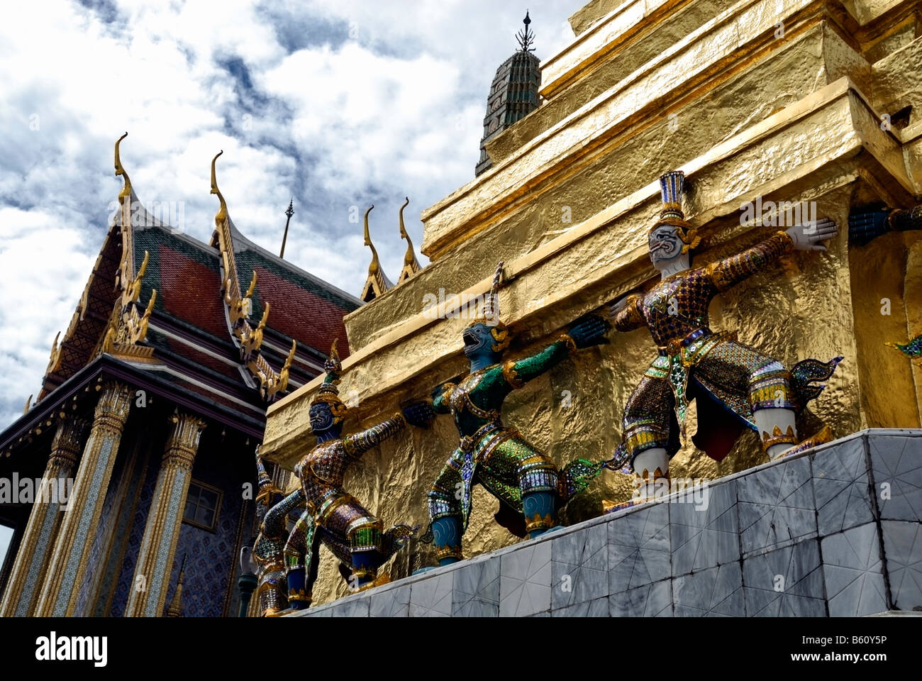 monkey guards at Grand Palace,Bangkok,Thailand Stock Photo - Alamy