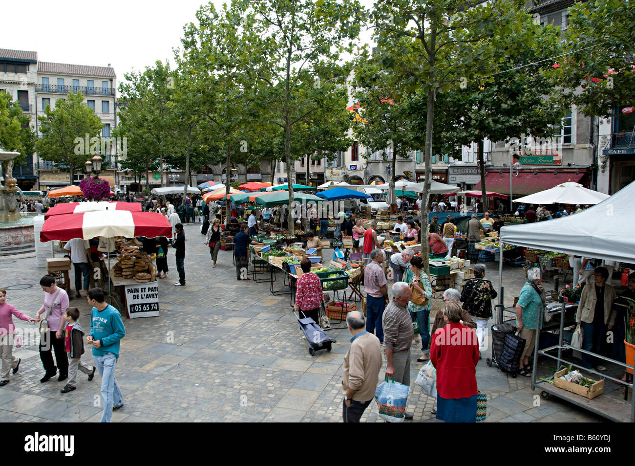 Street market carcassonne france hi-res stock photography and images ...
