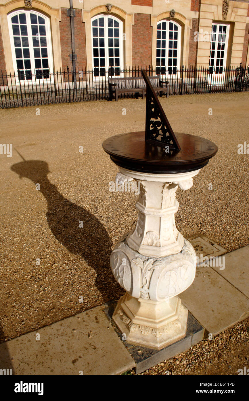 Sundial at Hampton Court Palace Surrey Stock Photo - Alamy